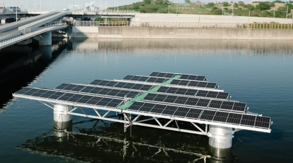 Japan completes the installation of its first offshore floating solar ...